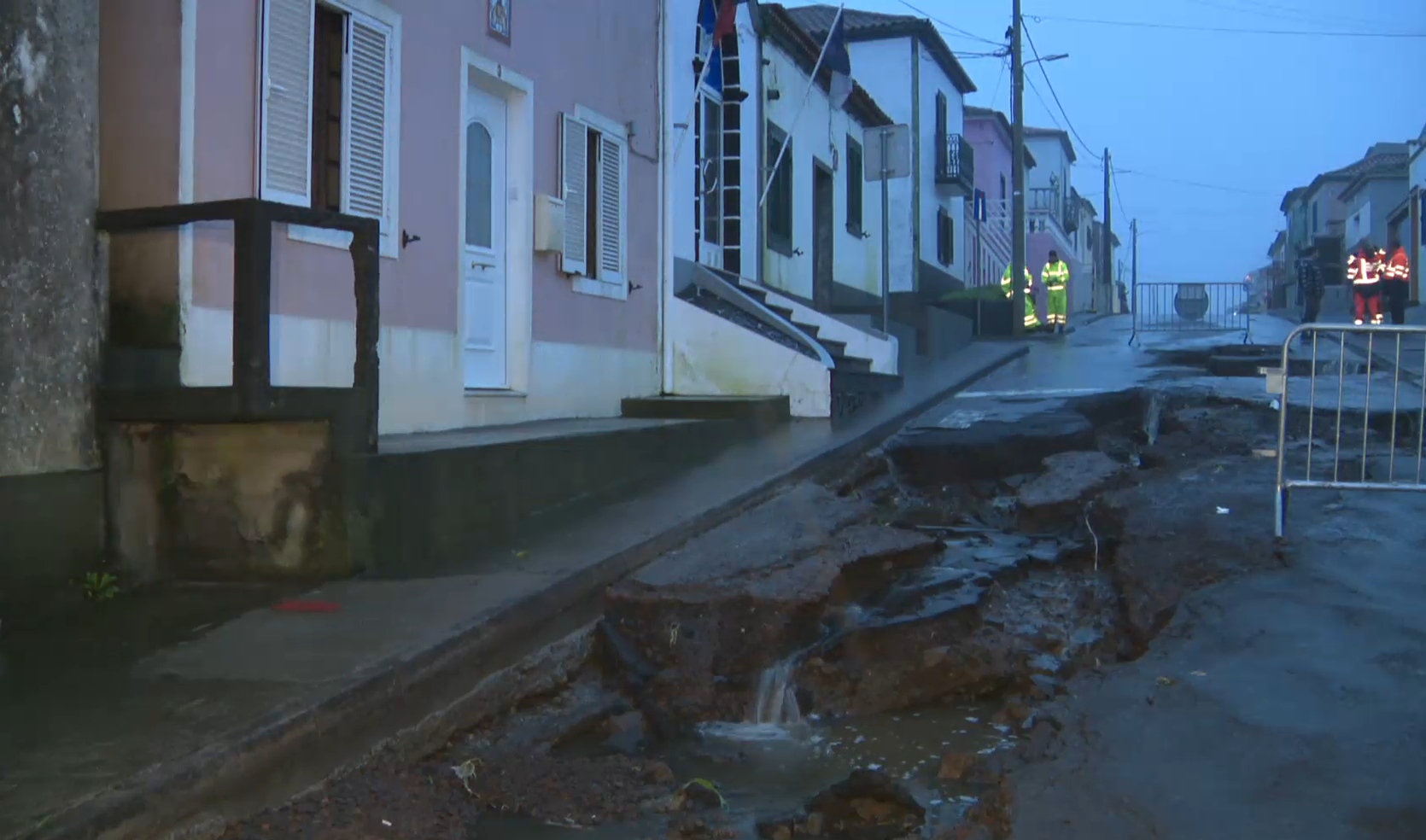 Estragos nos Arrifes: Autarquia de Ponta Delgada reúne com Governo para ...