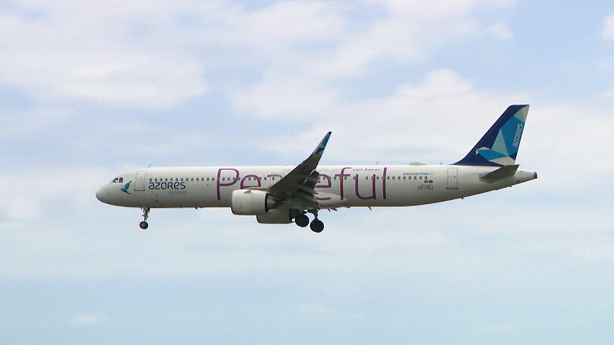 Azores Airlines aumenta voos na Páscoa e 25 de Abril - RTP Açores