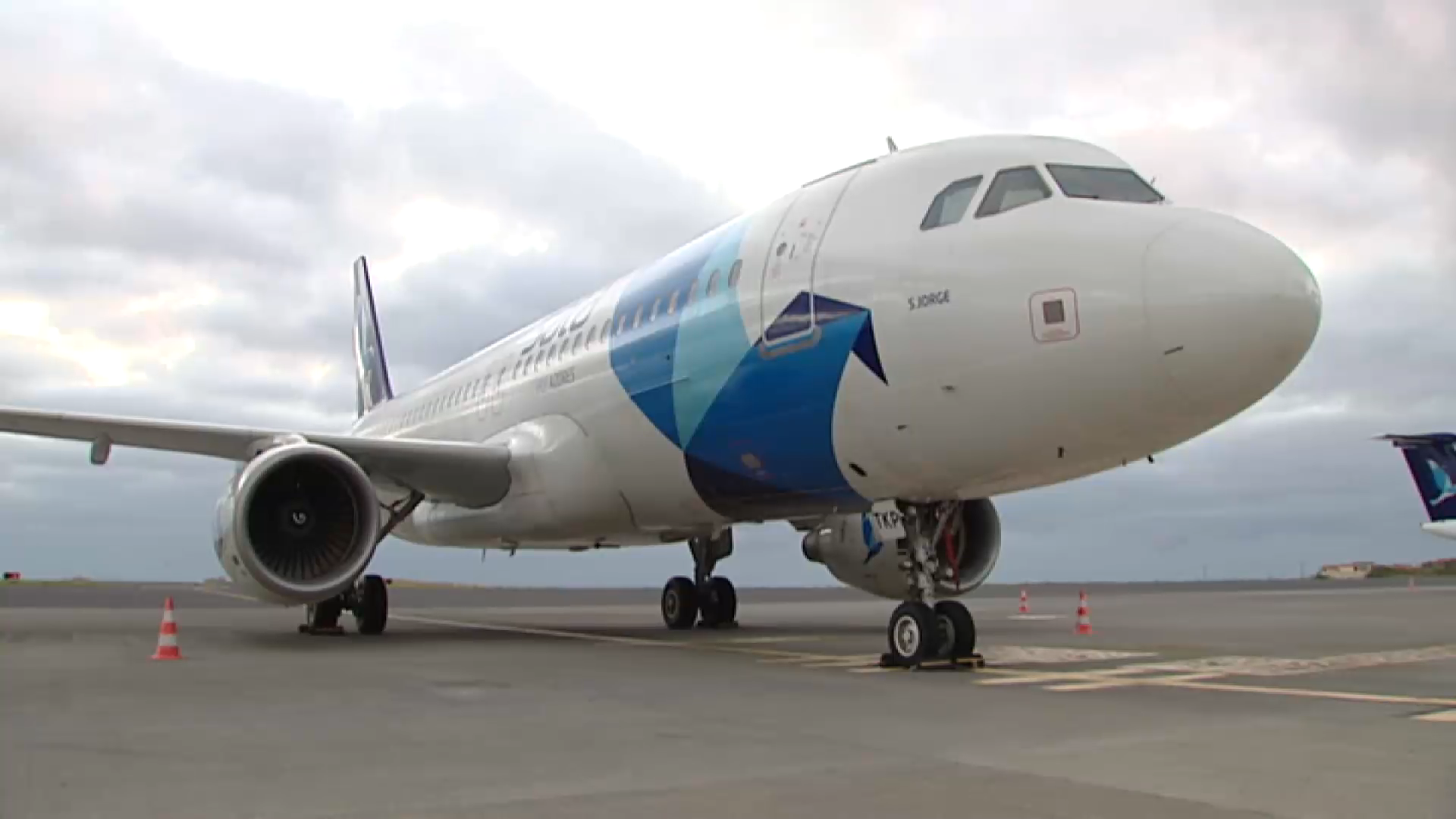 Consórcio Newton/MS Aviation quer adquirir 76% da Azores Airlines por ...