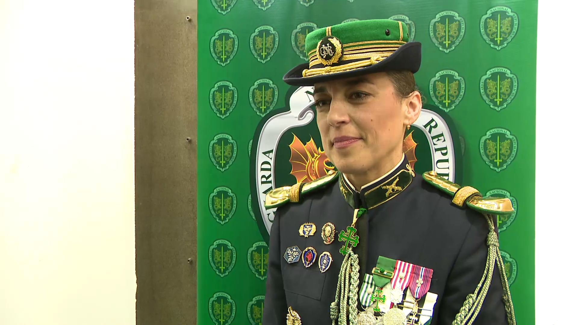 Coronel Cláudia Santos é a nova Comandante da GNR nos Açores - RTP Açores