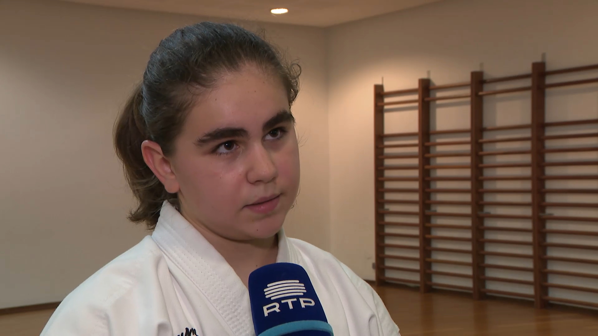 Karaté: Maria Cruz sagra-se campeã nacional em iniciados +55kg - RTP Açores