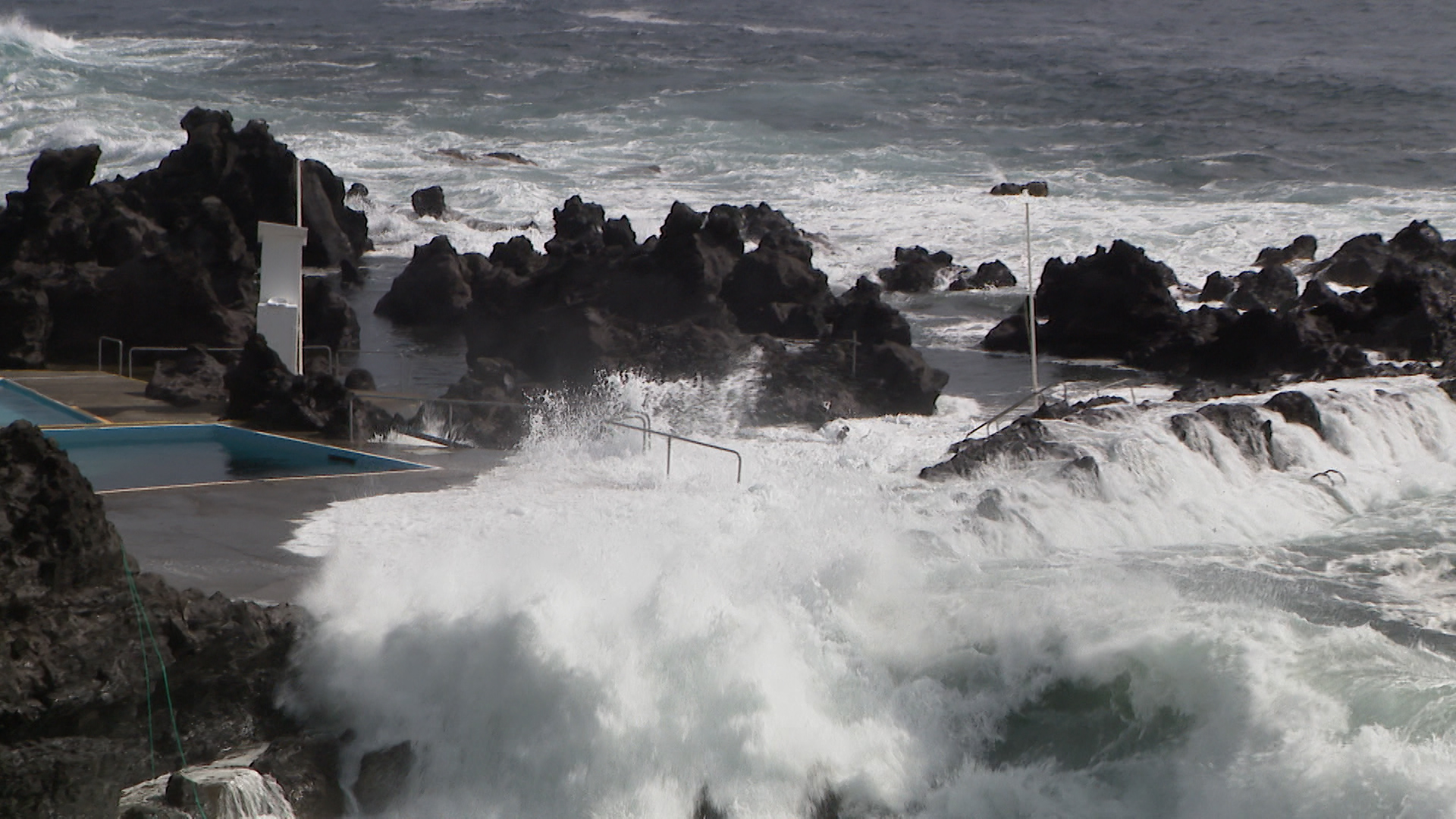 Tempestade Joseph coloca 7 ilhas em alerta vermelho para Agitação ...
