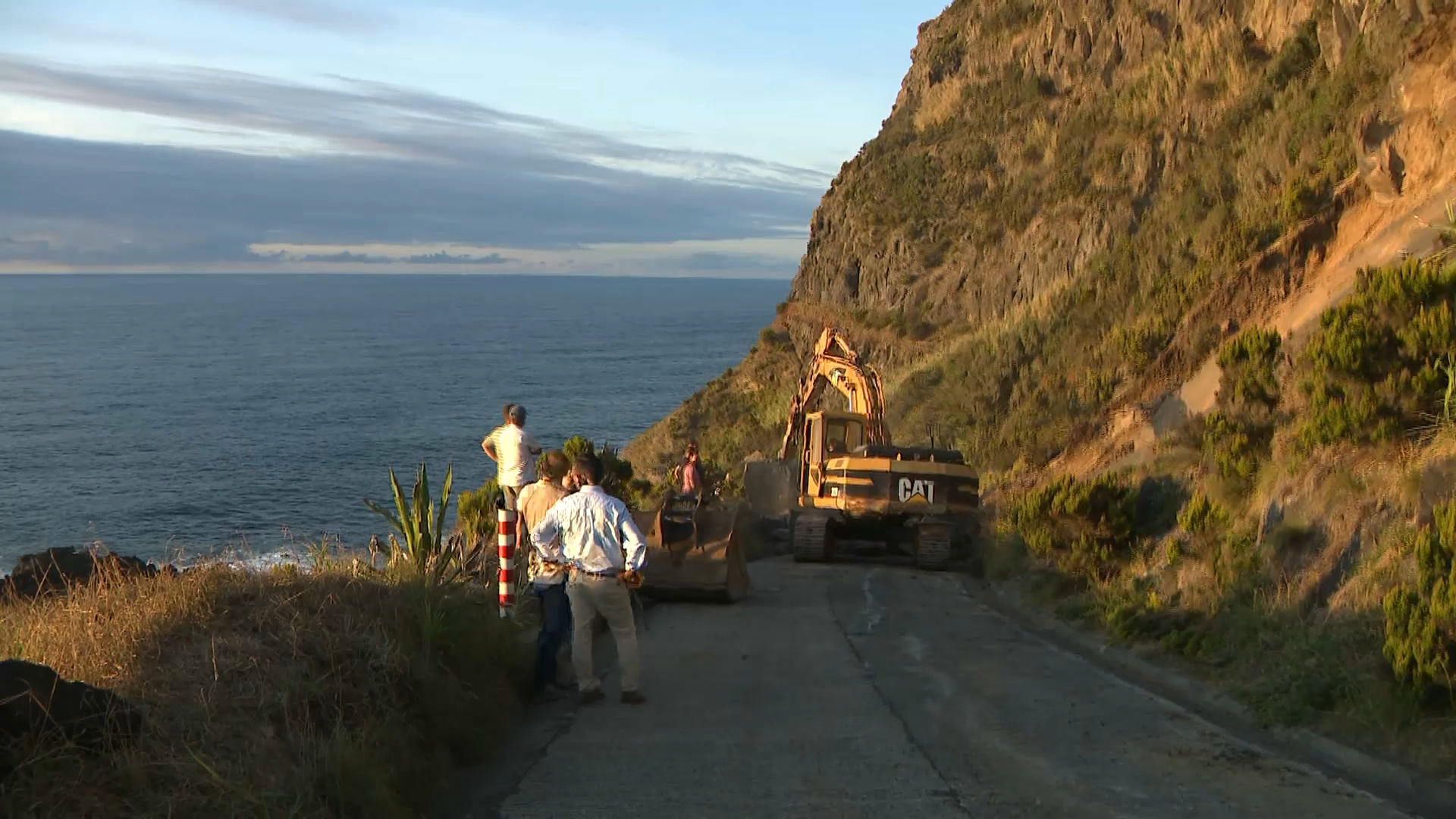 Derrocada no caminho de acesso à Ferraria, em São Miguel - RTP Açores