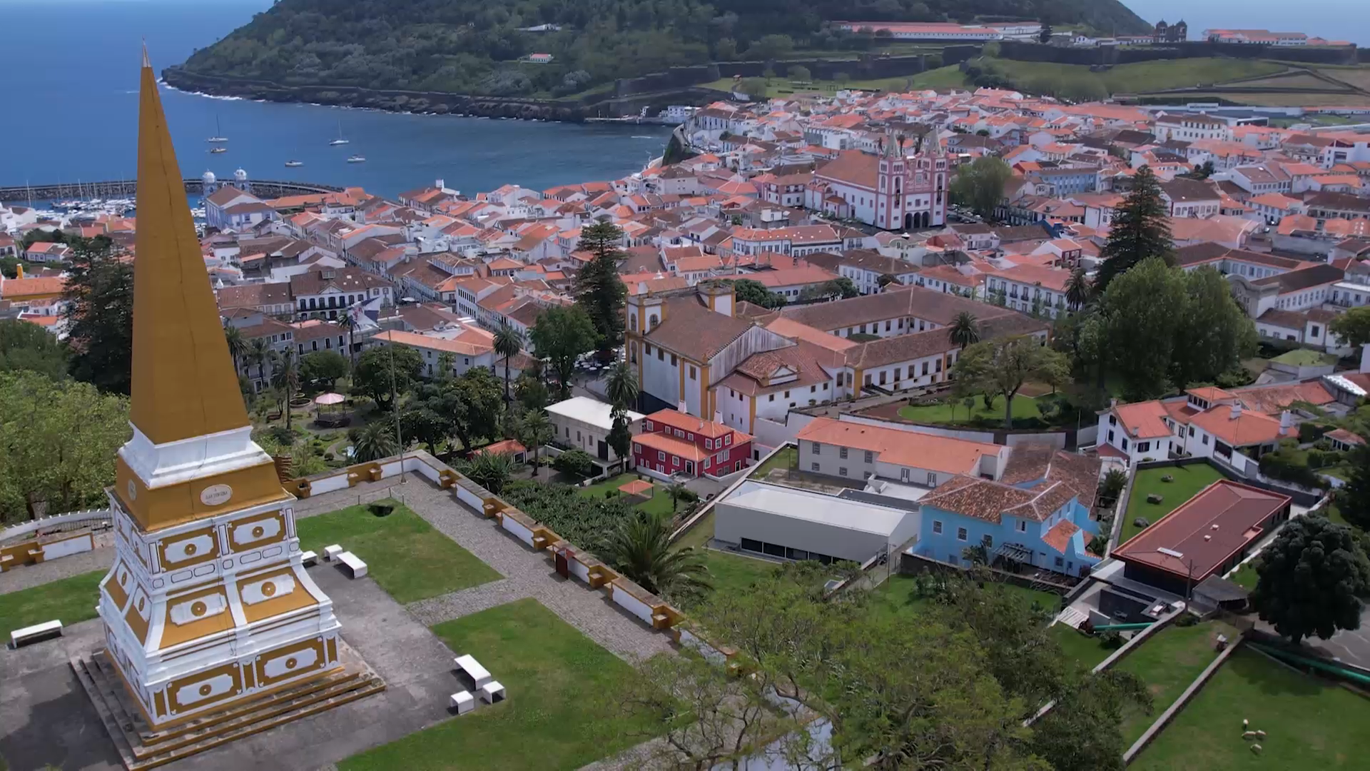 IMI mais elevado para prédios devolutos em Angra do Heroísmo - RTP Açores