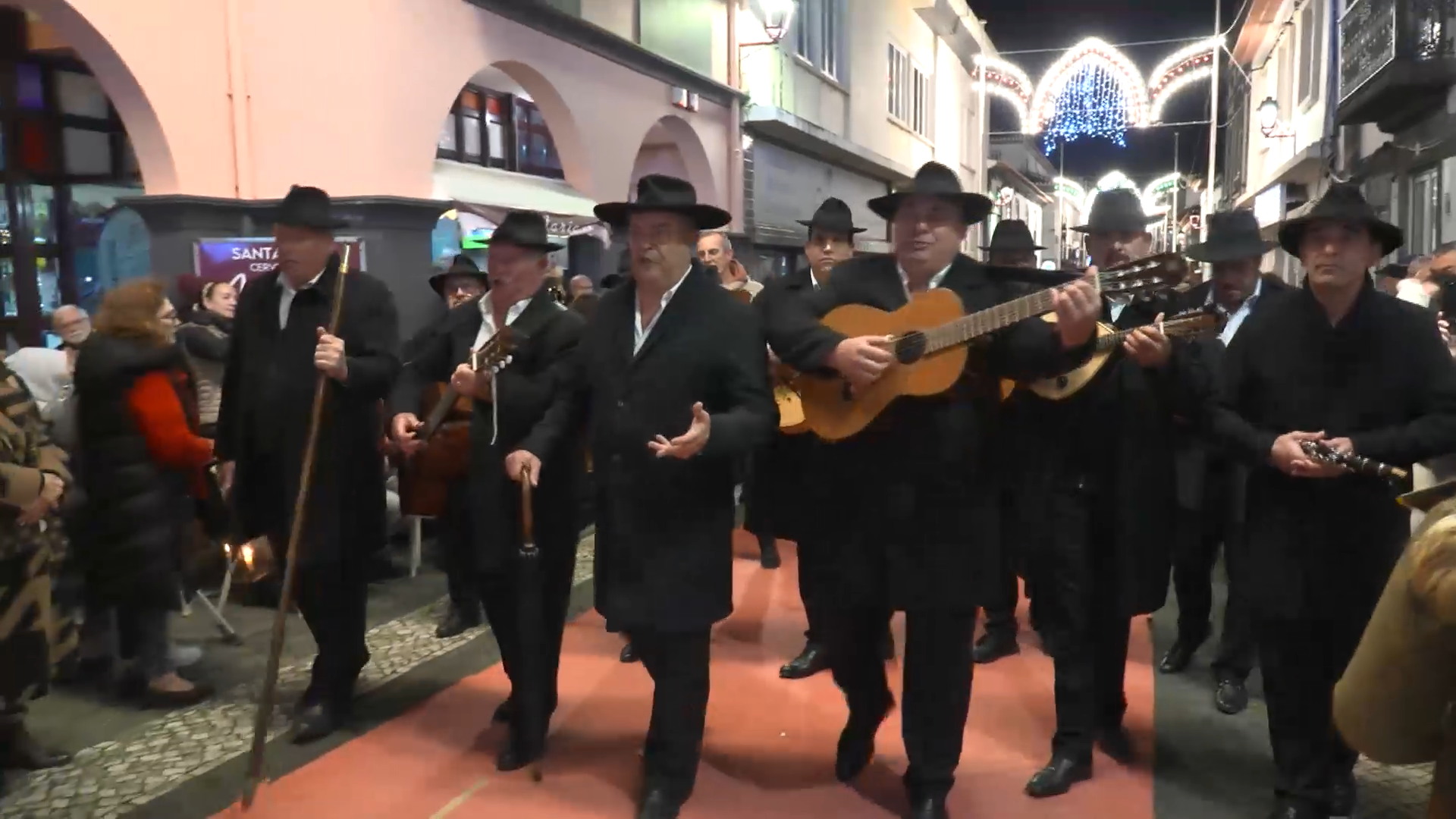 Noite de Reis da Praia da Vitória contou com 17 grupos - RTP Açores