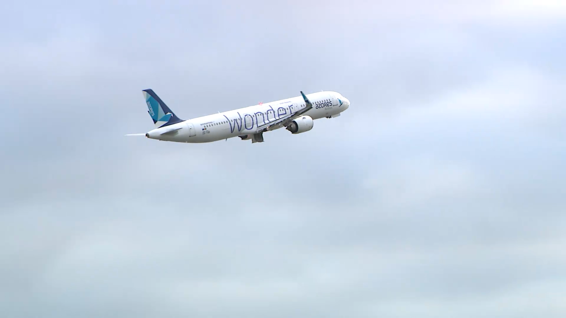 Jet fuel e preço das passagens: Azores Airlines já subiu o preço duas ...
