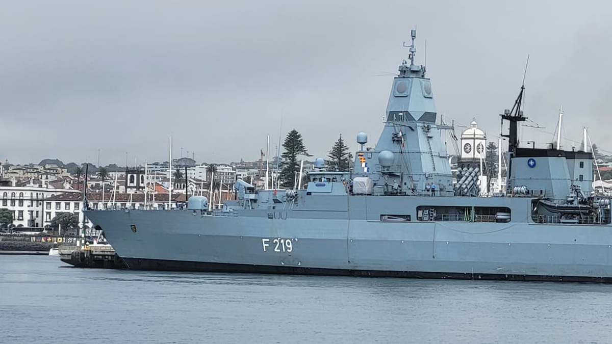 Navios de força multinacional da NATO atracados em Ponta Delgada - RTP ...